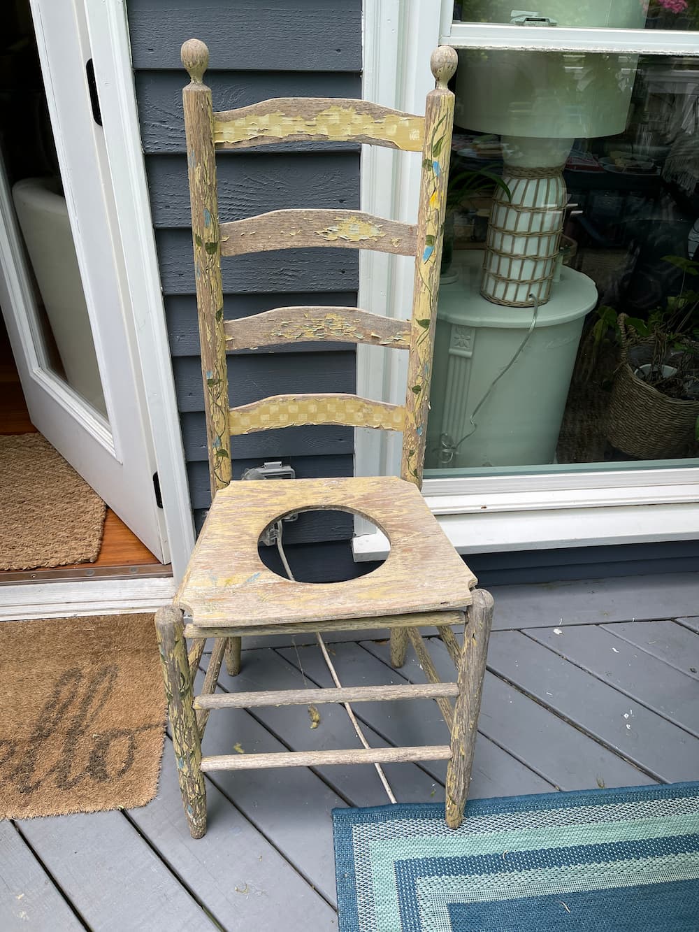HOW TO MAKE A PATRIOTIC PLANTER FROM A WOODEN CHAIR - Saved from Salvage